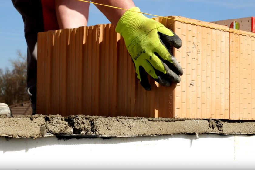 Video seriál Stavba domu: Založení první řady (4. díl) | ASB Portal