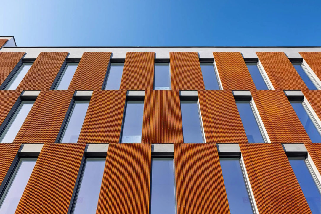 Bytový dům, který se vymezuje banálnosti a vzdává hold životu | ASB Portal