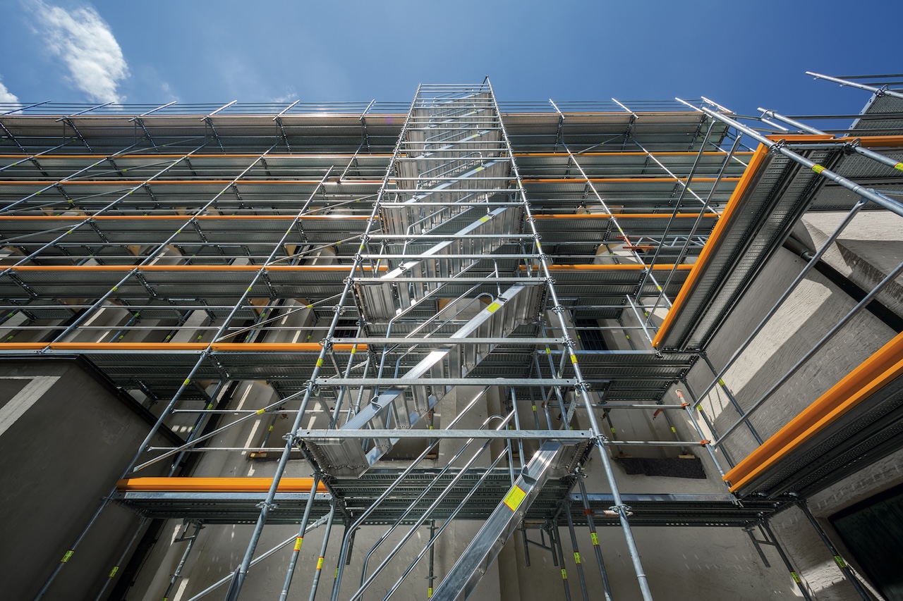 Fasádní lešení PERI UP Easy: Lehké rámové lešení pro bezpečnou práci ...